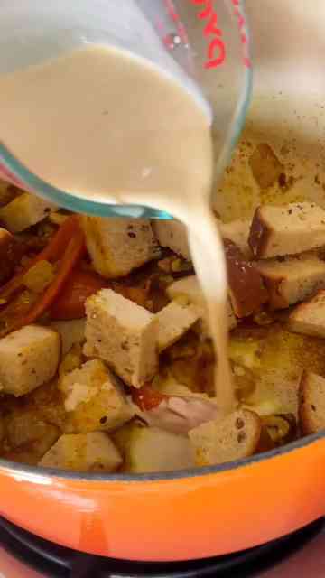 Making ají de gallina 🇵🇪 with a special guest, my mom!