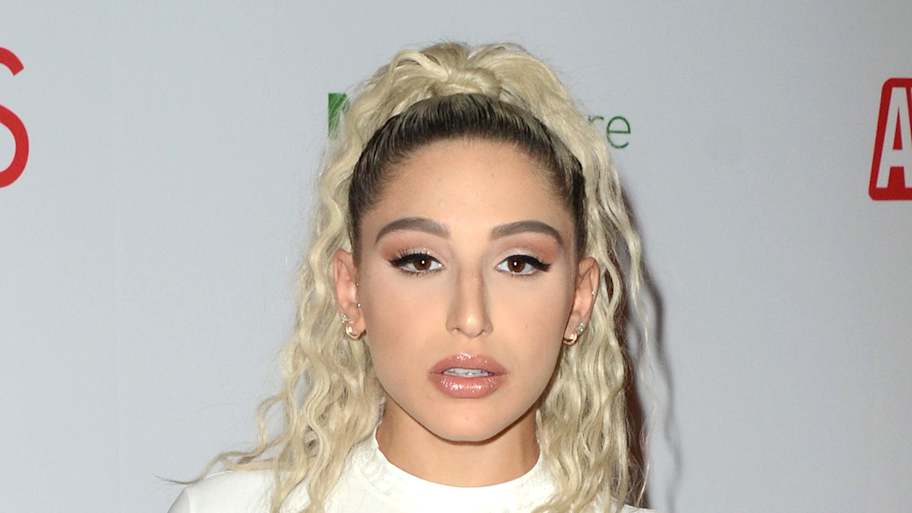 Miami influencer Abella Danger steals spotlight in Hurricanes look ...
