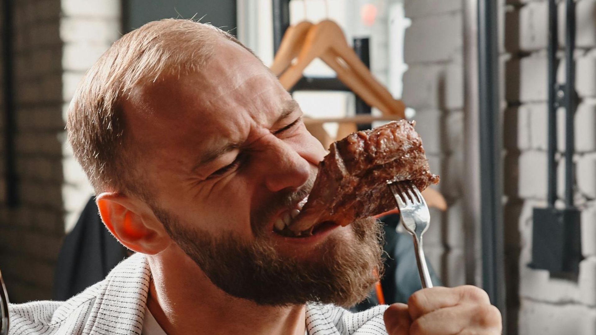 10 signs you aren't eating enough protein & 10 signs you're eating way ...