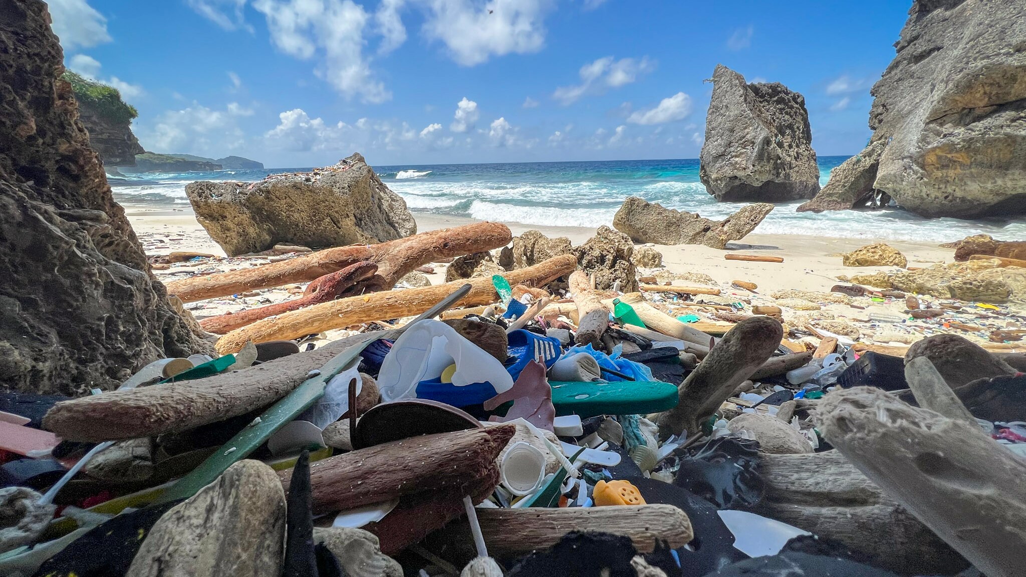 Christmas Island plastics pollution battle for turtles