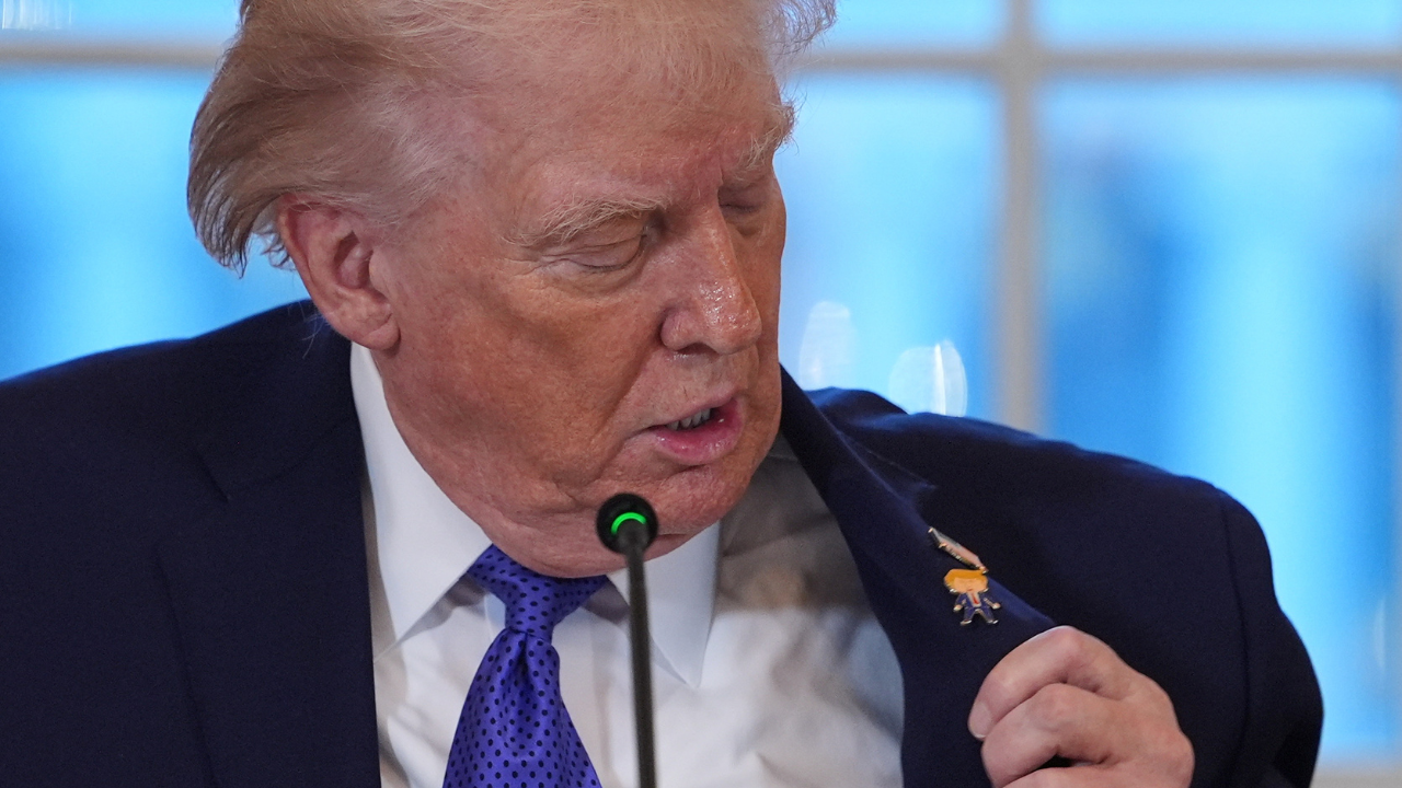 'Happy Trump lapel pin' from White House oil executive meeting goes ...