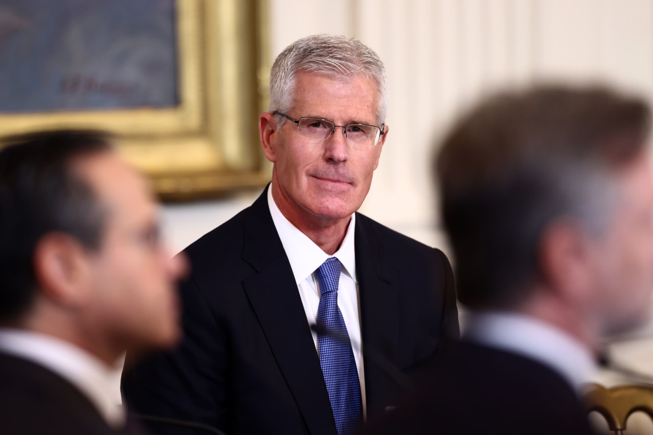 Trump presses oil executives to invest in Venezuela—but gets lukewarm ...
