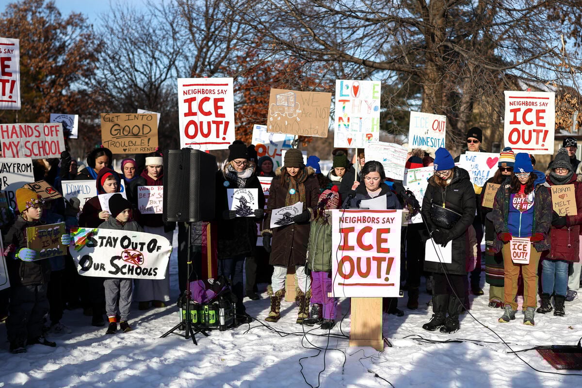 Riot breaks out at Minneapolis high school as Border Patrol agents ...