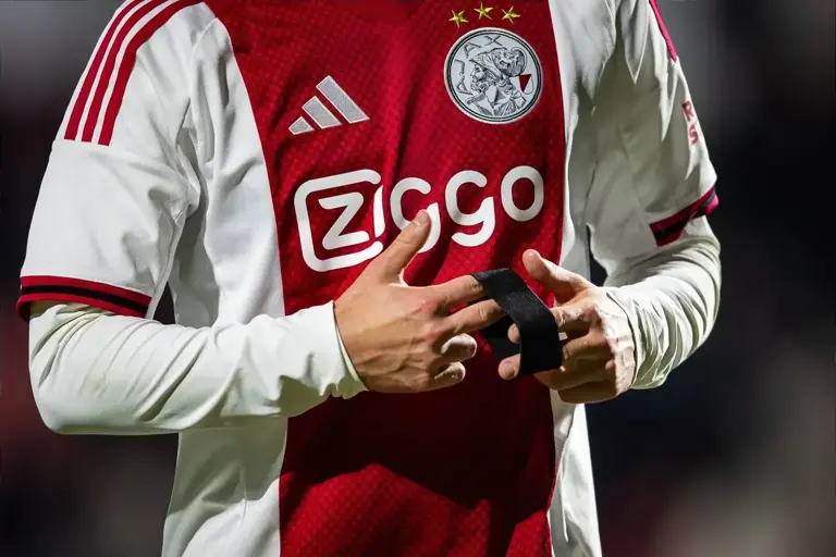 Ajax manager officially confirms Liverpool midfielder news