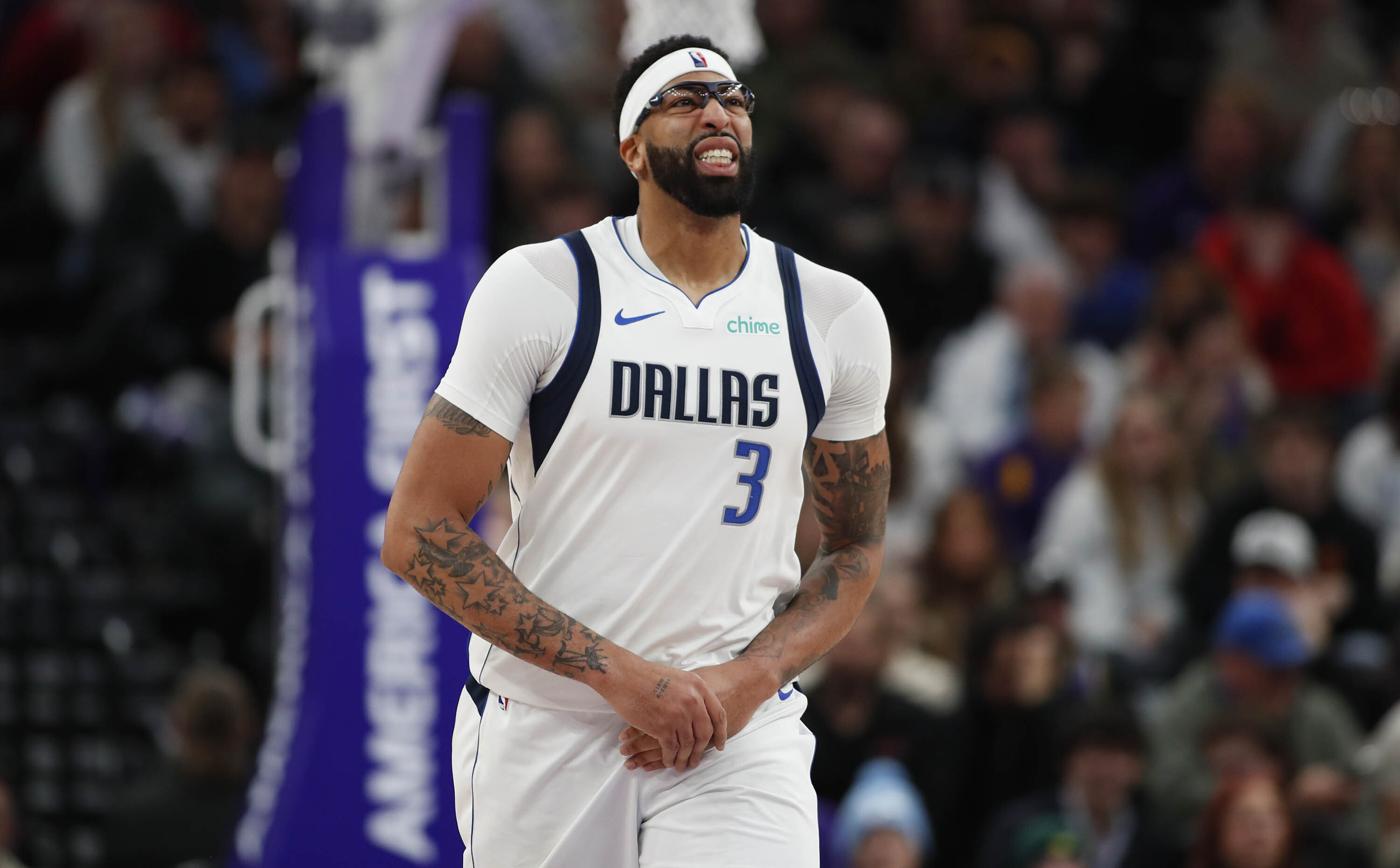 Mavericks fear Anthony Davis suffered serious hand injury that could ...