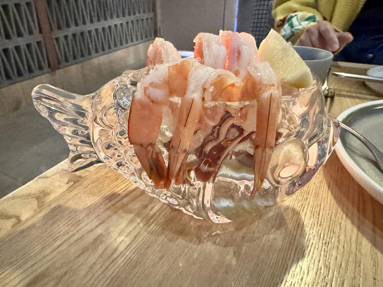 A 'Top Chef' alum serves noteworthy green cioppino at this scene-y ...