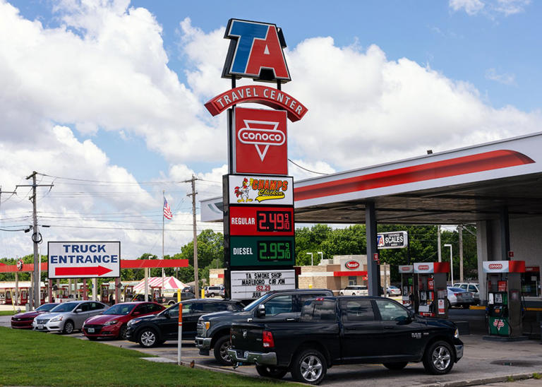 More electric vehicles means less gas tax revenue: How this impacts ...