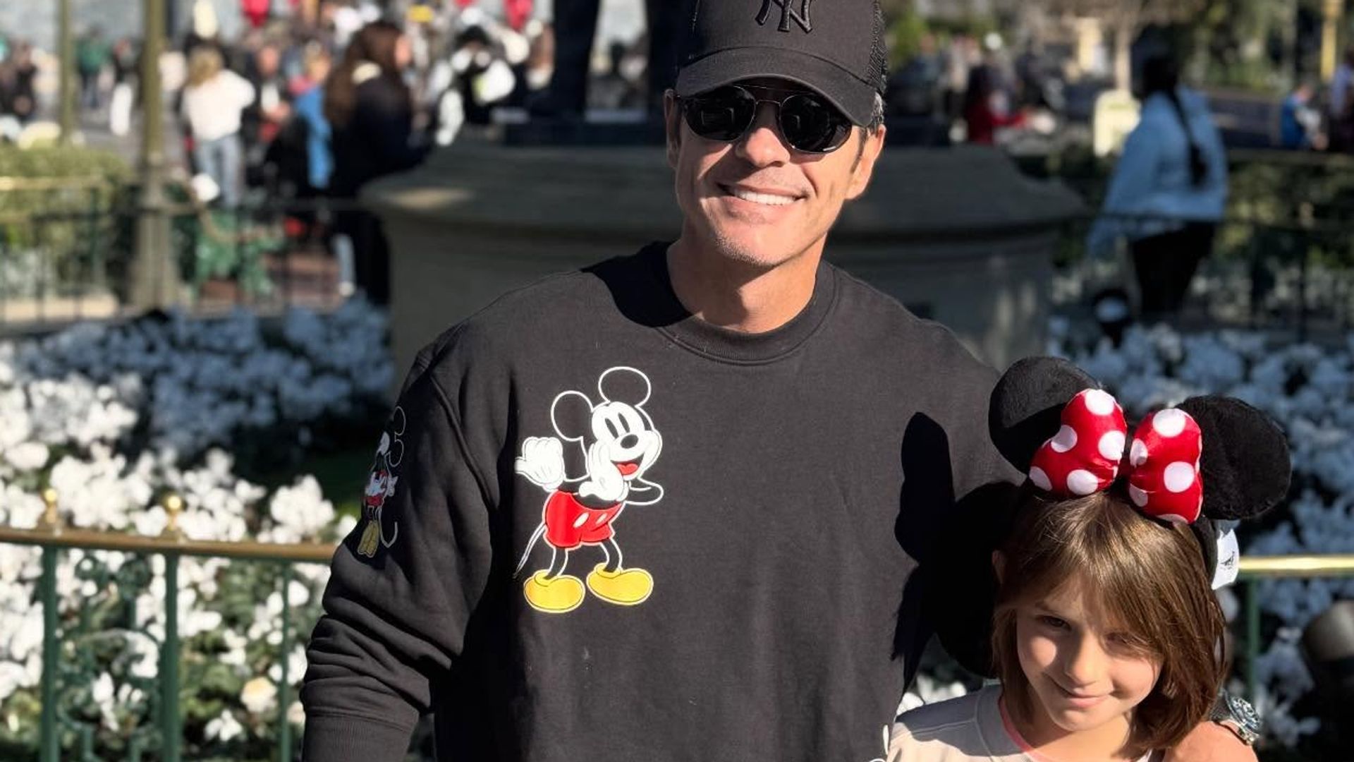 Mauricio Ochmann consiente a su hija Kailani con una escapada a Disneyland