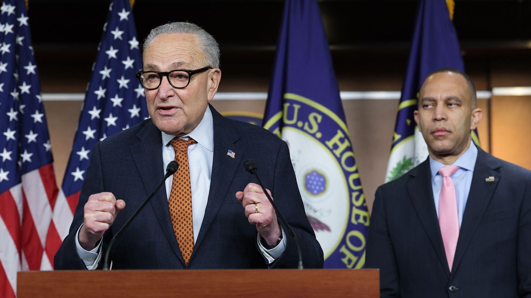 El Senado estadounidense busca restringir la autoridad militar de Trump ...