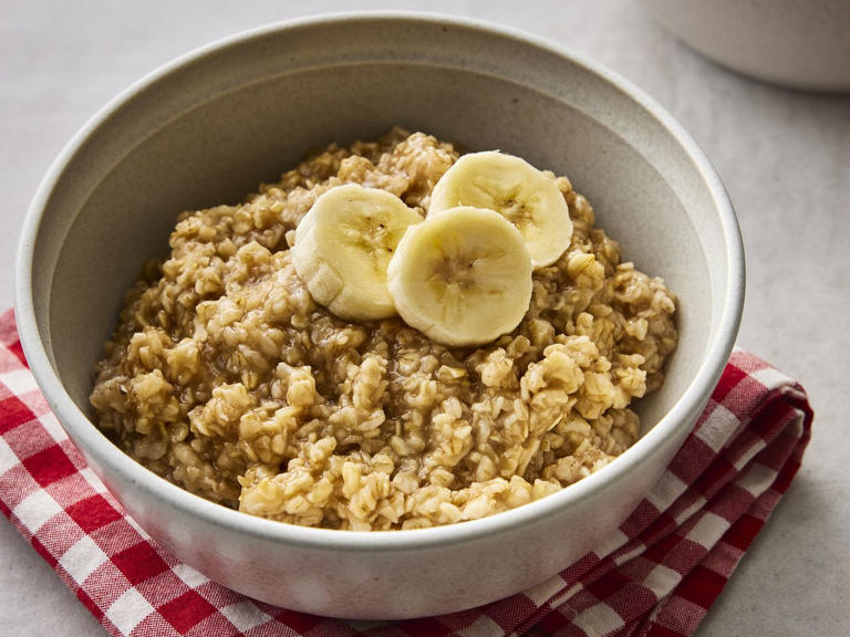 This one-ingredient trick gives oatmeal an instant protein boost