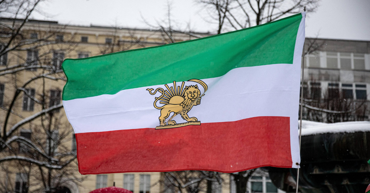 Iranian government building set on fire in Tehran — as thousands take ...