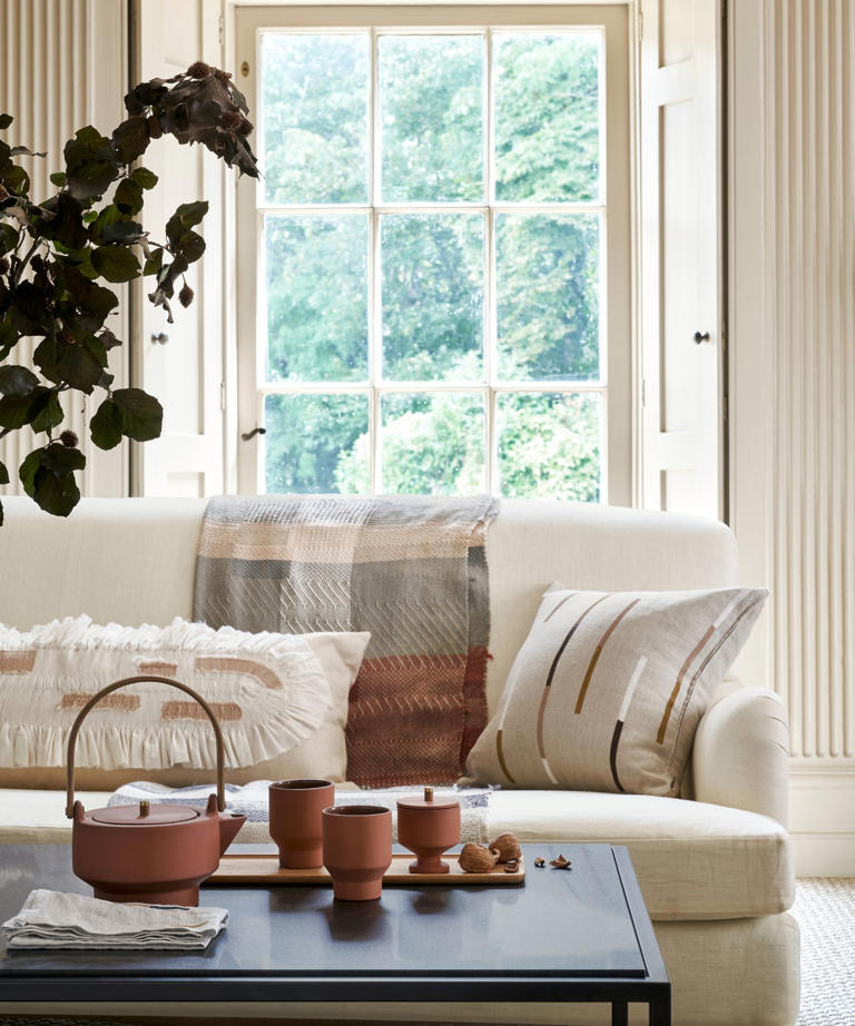 Own less without being a minimalist – 3 simple shifts for less clutter ...