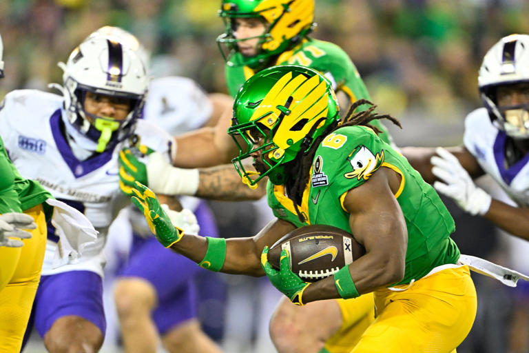 Oregon running back Noah Whittington will play for Peach Bowl vs ...