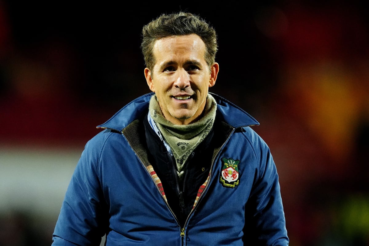 Ryan Reynolds chats to fans at Wrexham’s FA Cup clash with Nottingham ...