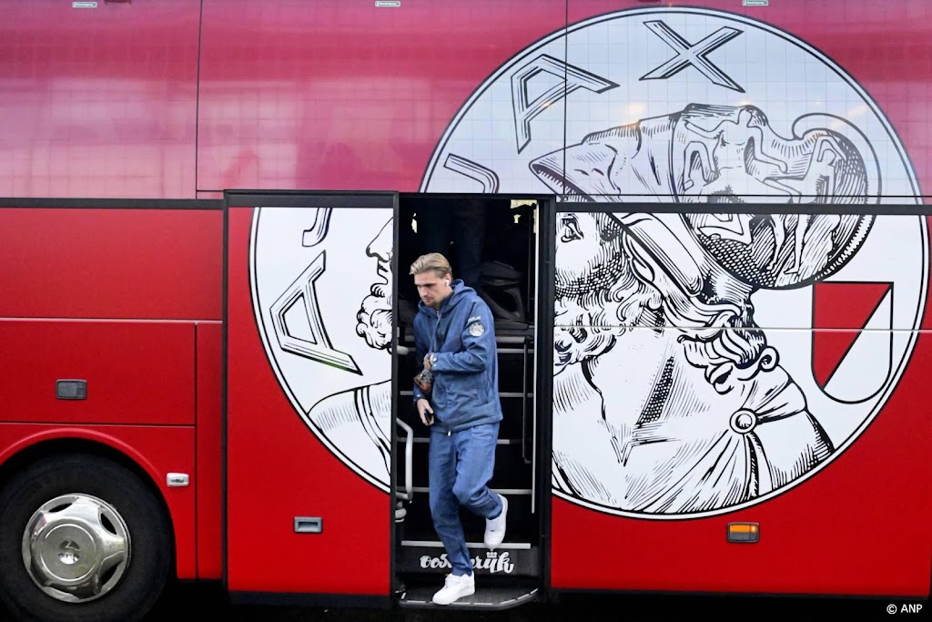 Jade Anna in tranen na transfer van vriend Kenneth Taylor