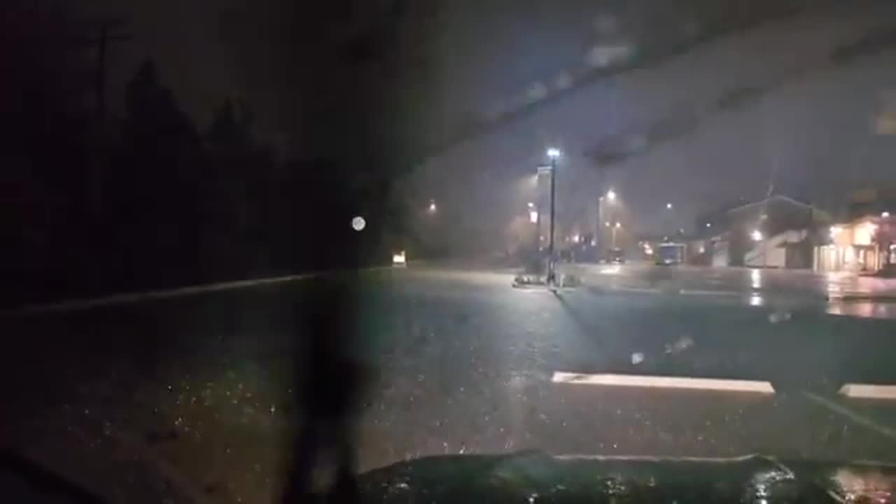 Flash flooding inundates residential streets in Palos Heights, Illinois ...