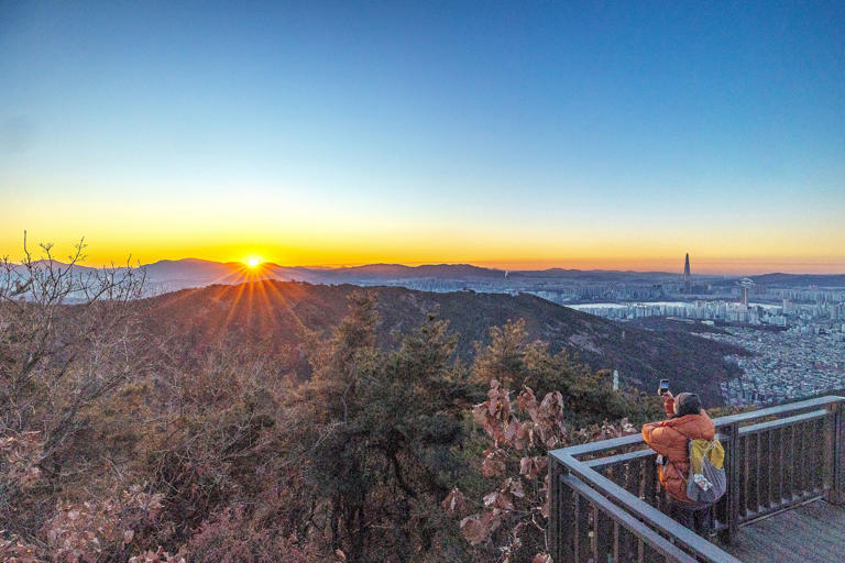 Seoul's Acha-Yongma-Mangu course draws hikers, trail runners