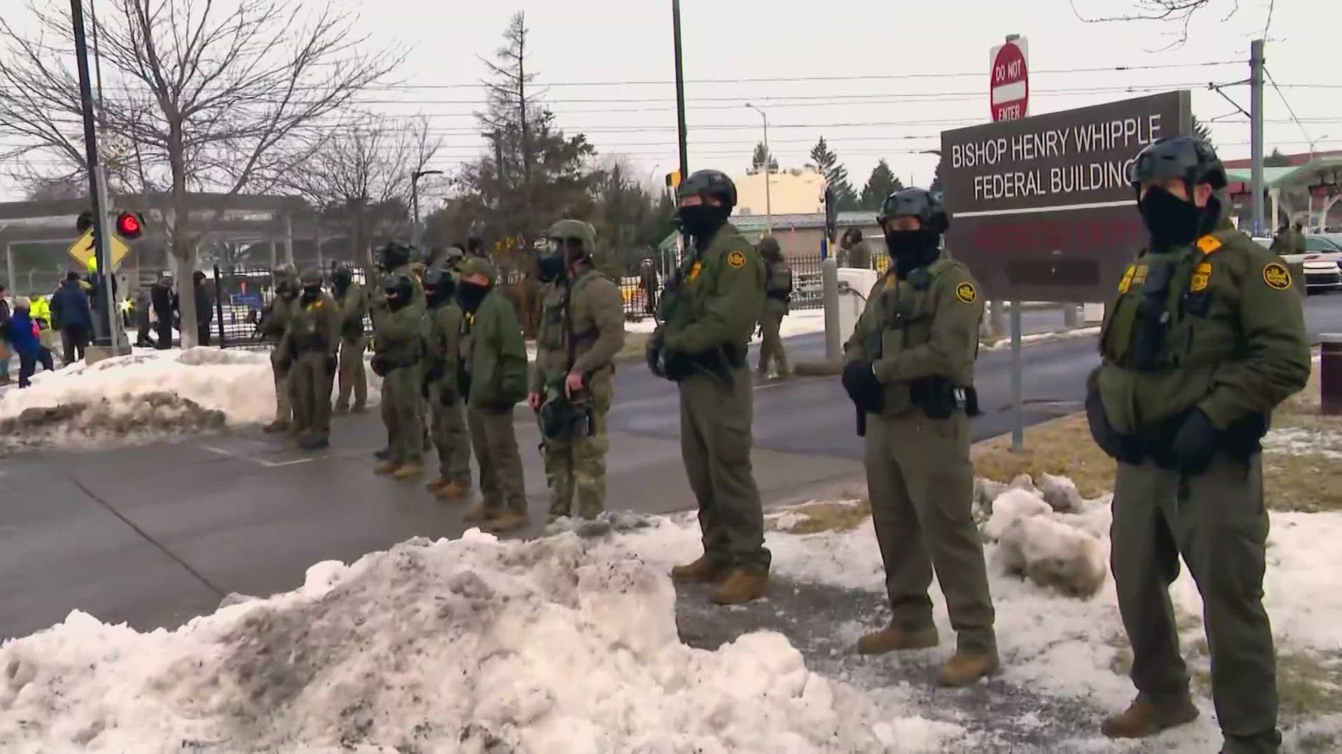 Vance claims 'absolute immunity' for ICE agent as Walz slams removal of ...