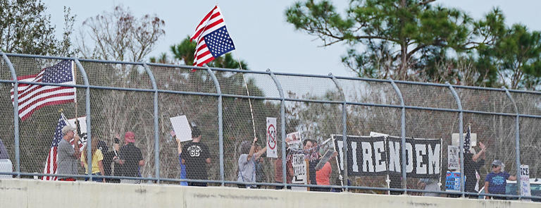 Protesters take Matanzas Woods bridge following Minneapolis shooting