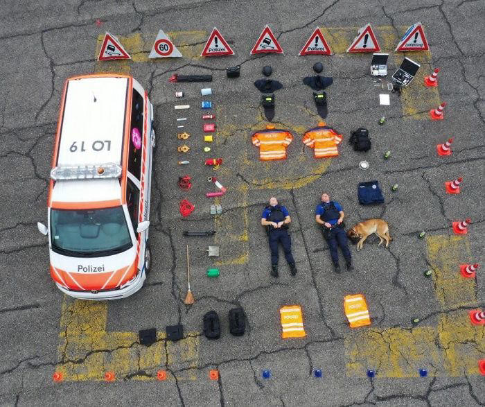 30 pics of emergency services from all over the world posing with their ...
