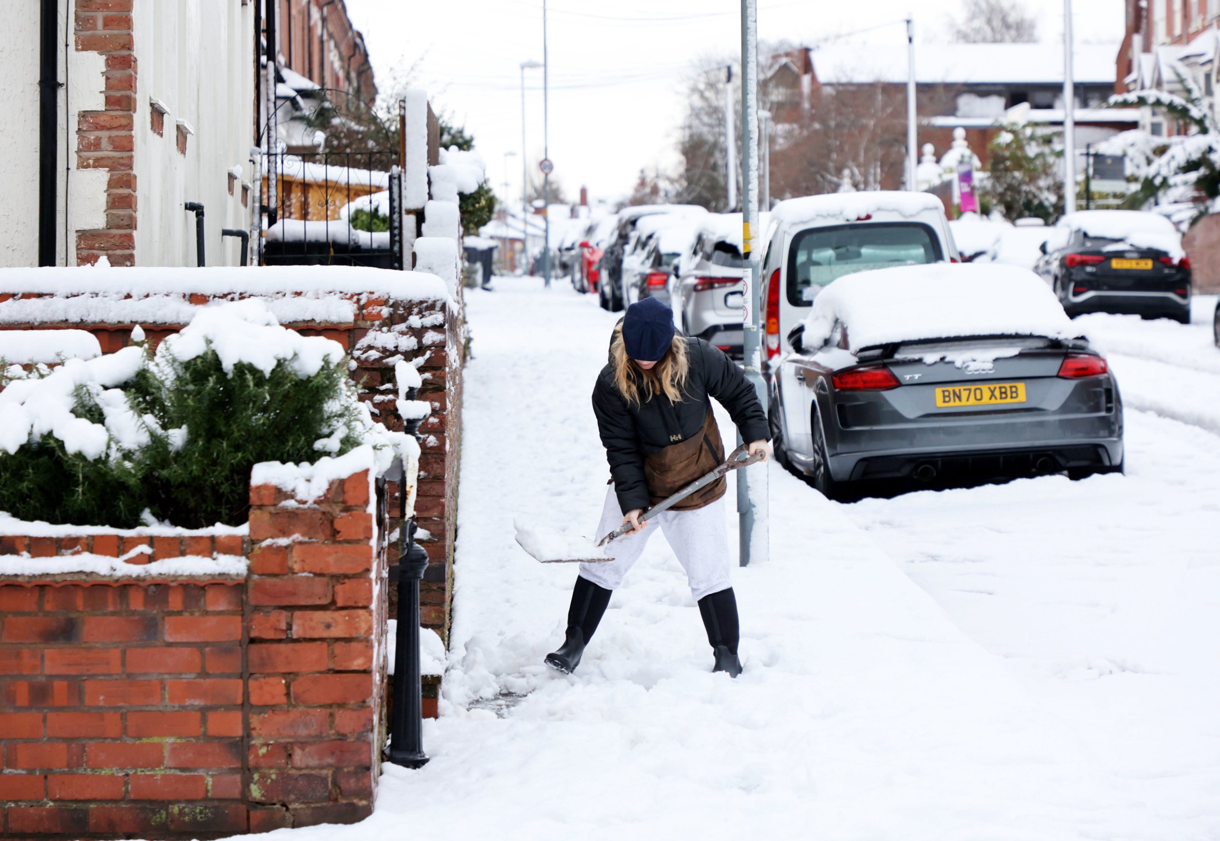 Amber warnings as Storm Goretti brings snow to the UK