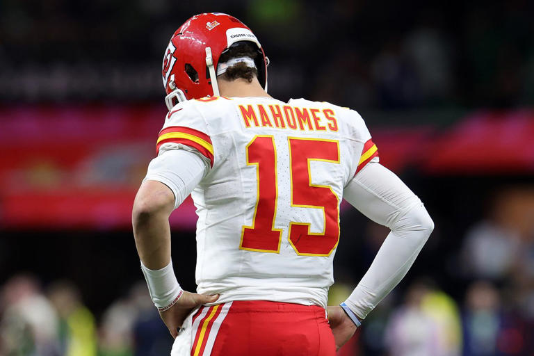Patrick Mahomes goes from No. 2 on list of top NFL jersey sales to ...