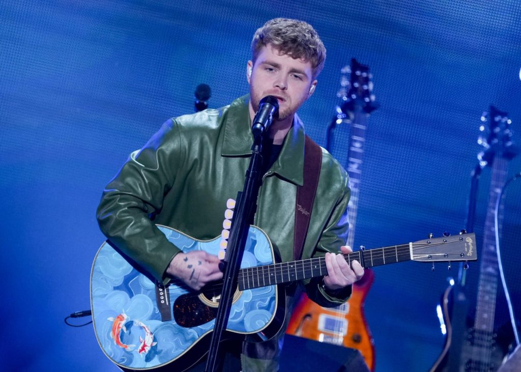 How to get affordable tickets to Alex Warren's 'Finding Family on the ...