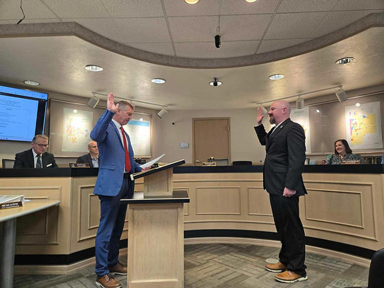 Ammon mayor and City Council sworn in during packed meeting