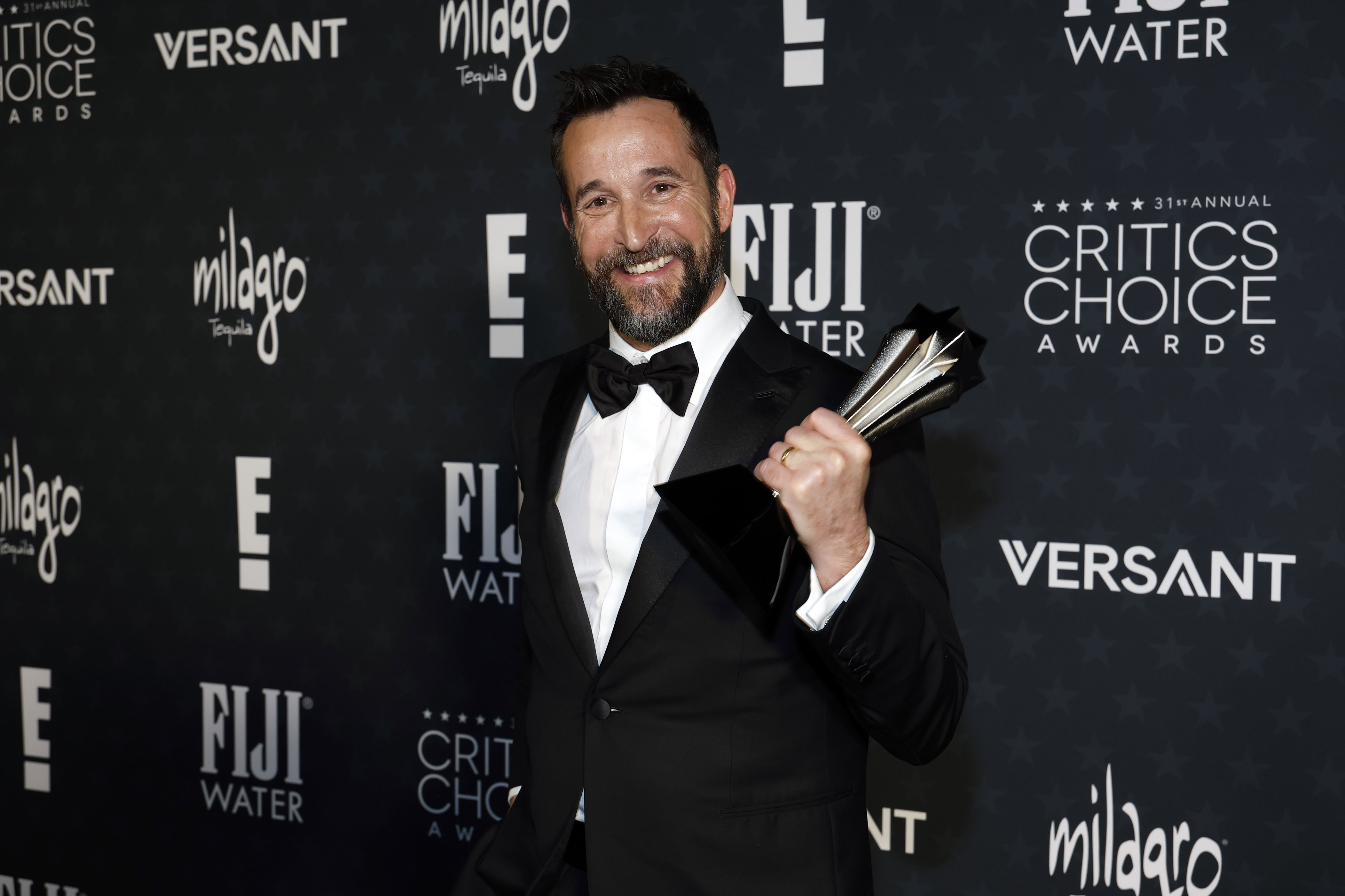 TV doctor Noah Wyle bandages ‘KPOP Demon Hunters’ producer after fall ...