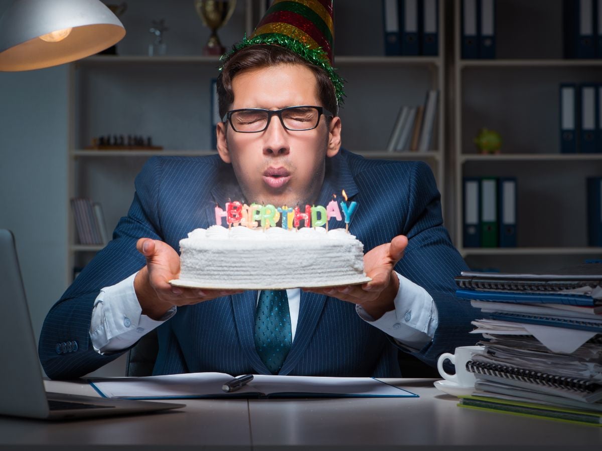 ¿Festejo o dinero extra? Proponen descanso o pago doble en tu cumpleaños