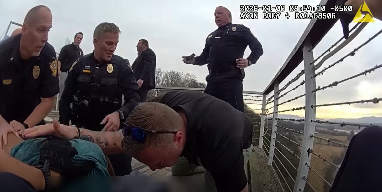 Sevierville police officers save man’s life in dramatic group rescue effort