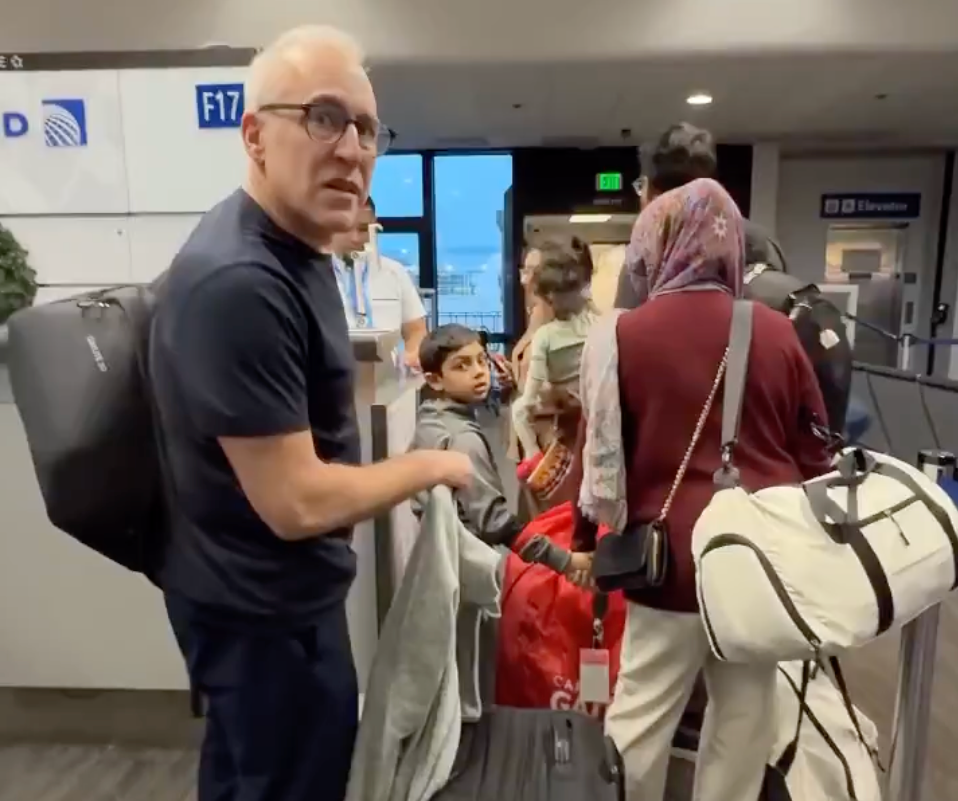 Elite status flyer demanding to cut line sparks boarding debate