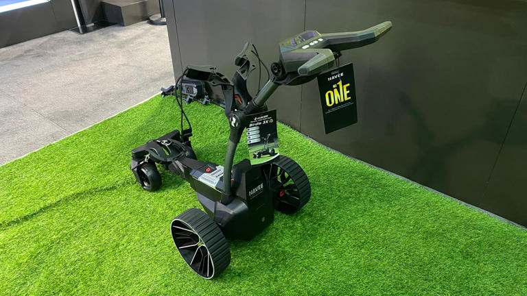 Navee Golf Flying the Flag for Golf at CES