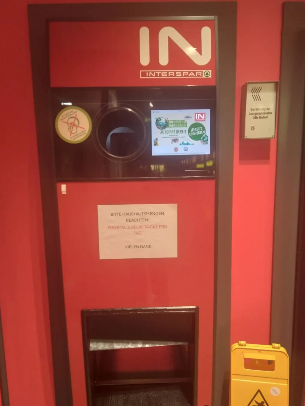 „Maximal zwei gelbe Säcke“: Interspar-Markt mit neuer Pfand-Regel