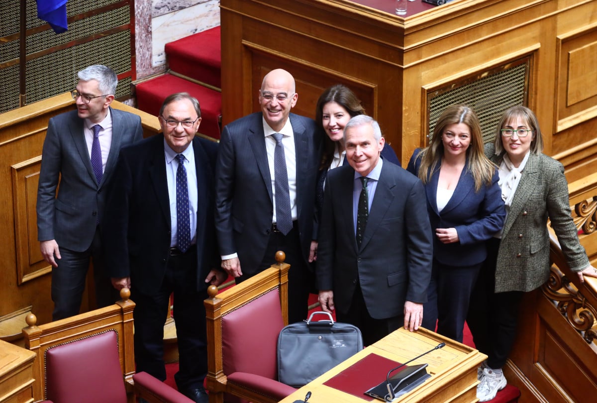 Βουλή: Με 160 «ναι» υπερψηφίστηκε το νομοσχέδιο του Δένδια για τις ...