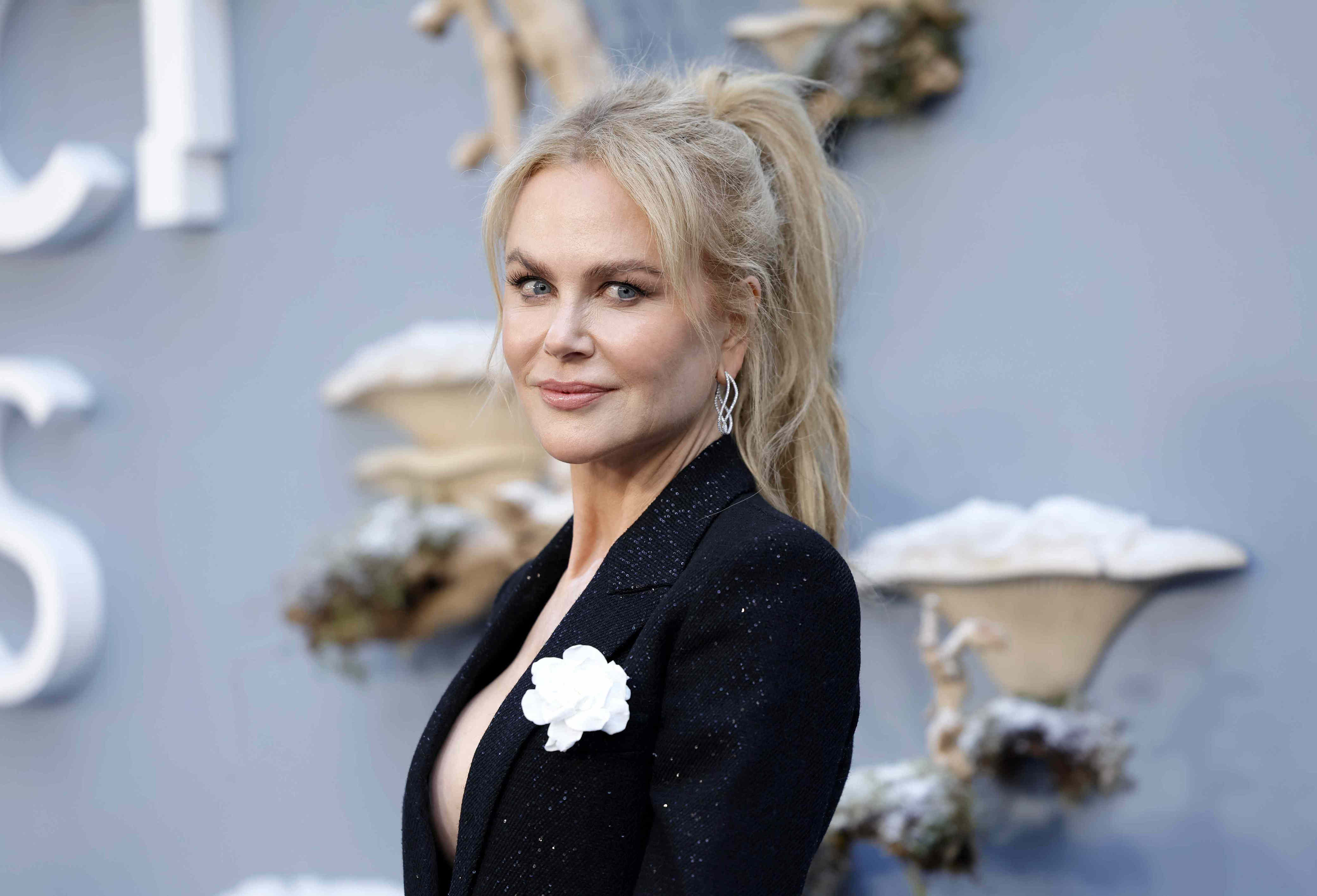 Nicole Kidman embraces her bouncy natural blonde curls in a rare photo ...