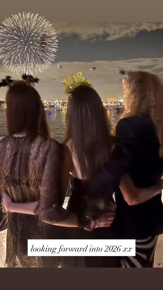 Nicole Kidman embraces her bouncy natural blonde curls in a rare photo ...