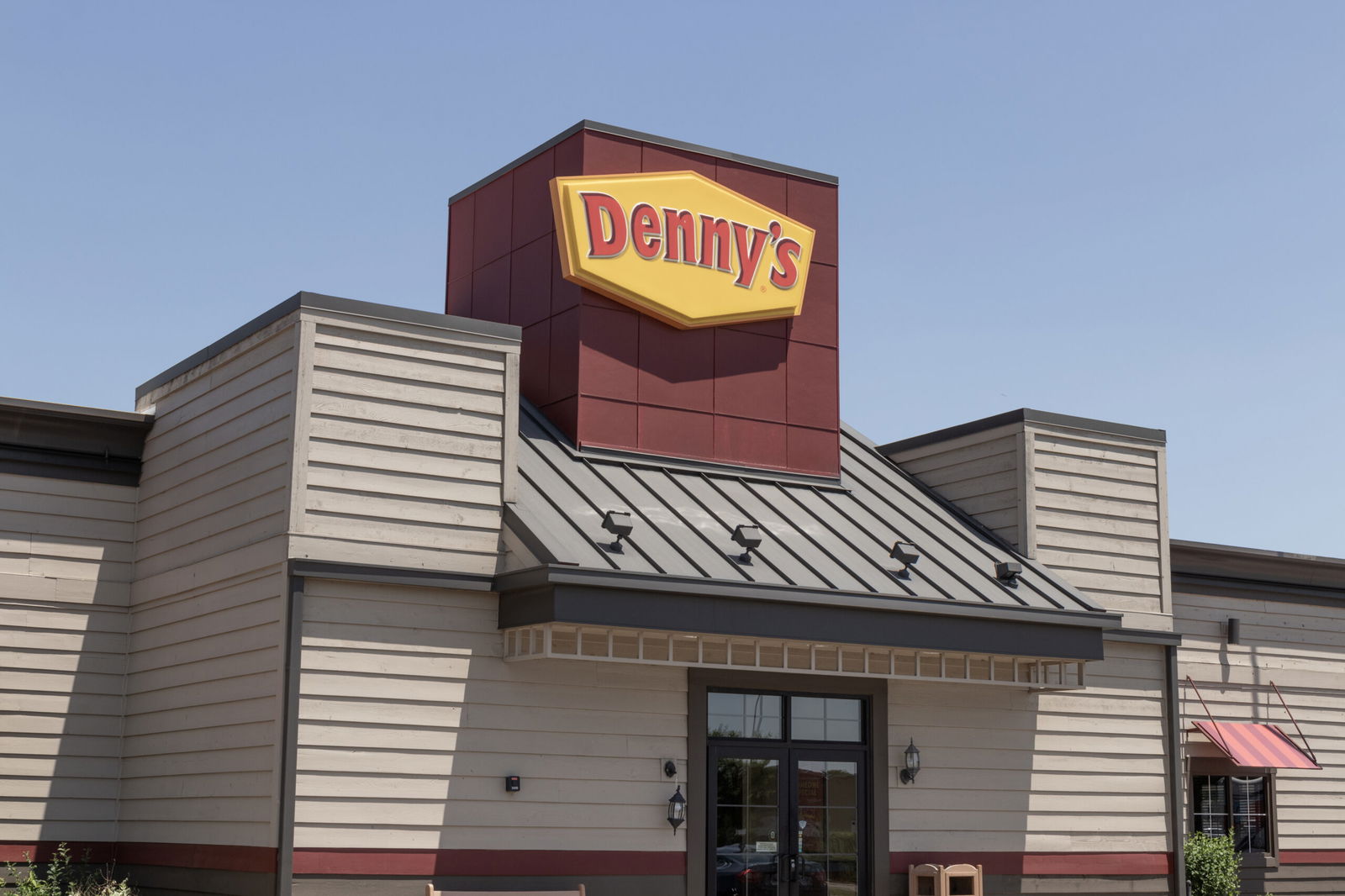 3 former Denny's employees sued for allegedly stealing $500K in tips