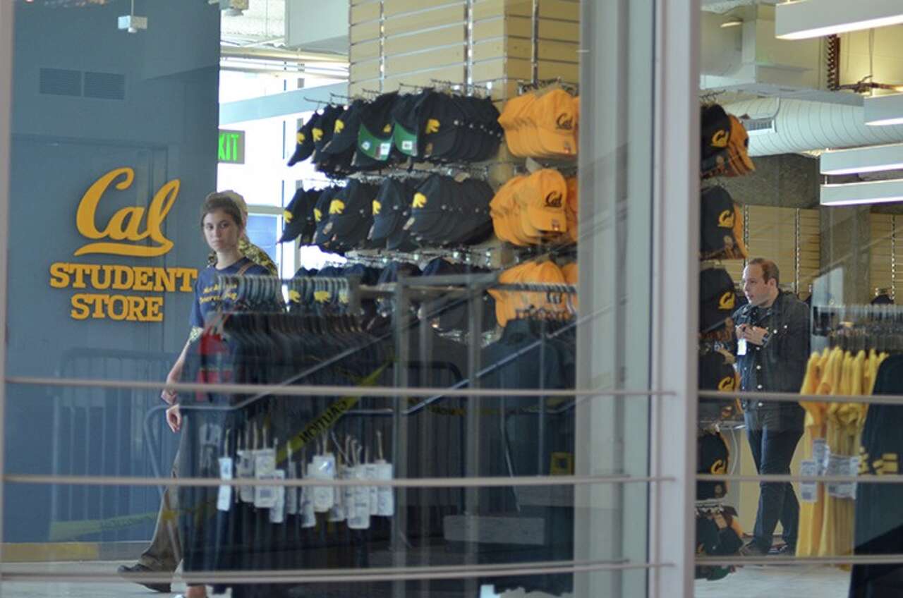 UC Berkeley hands campus stores and course materials to Barnes & Noble