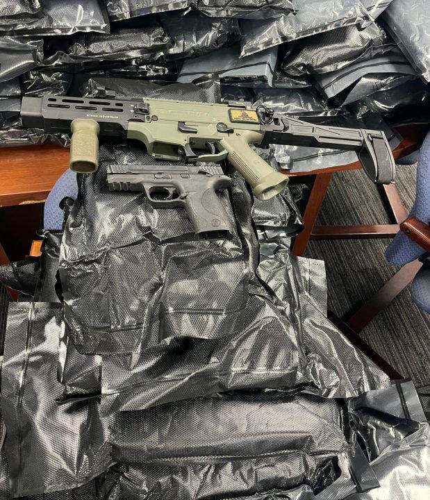 Police discover nearly 200 pounds of marijuana during Kentucky traffic stop