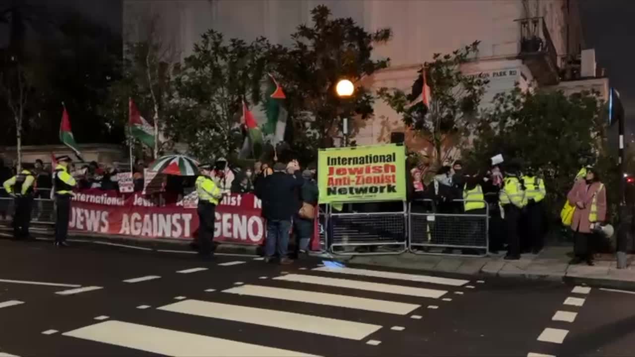 Pro Palestinian protesters target London restaurant in affluent Notting ...