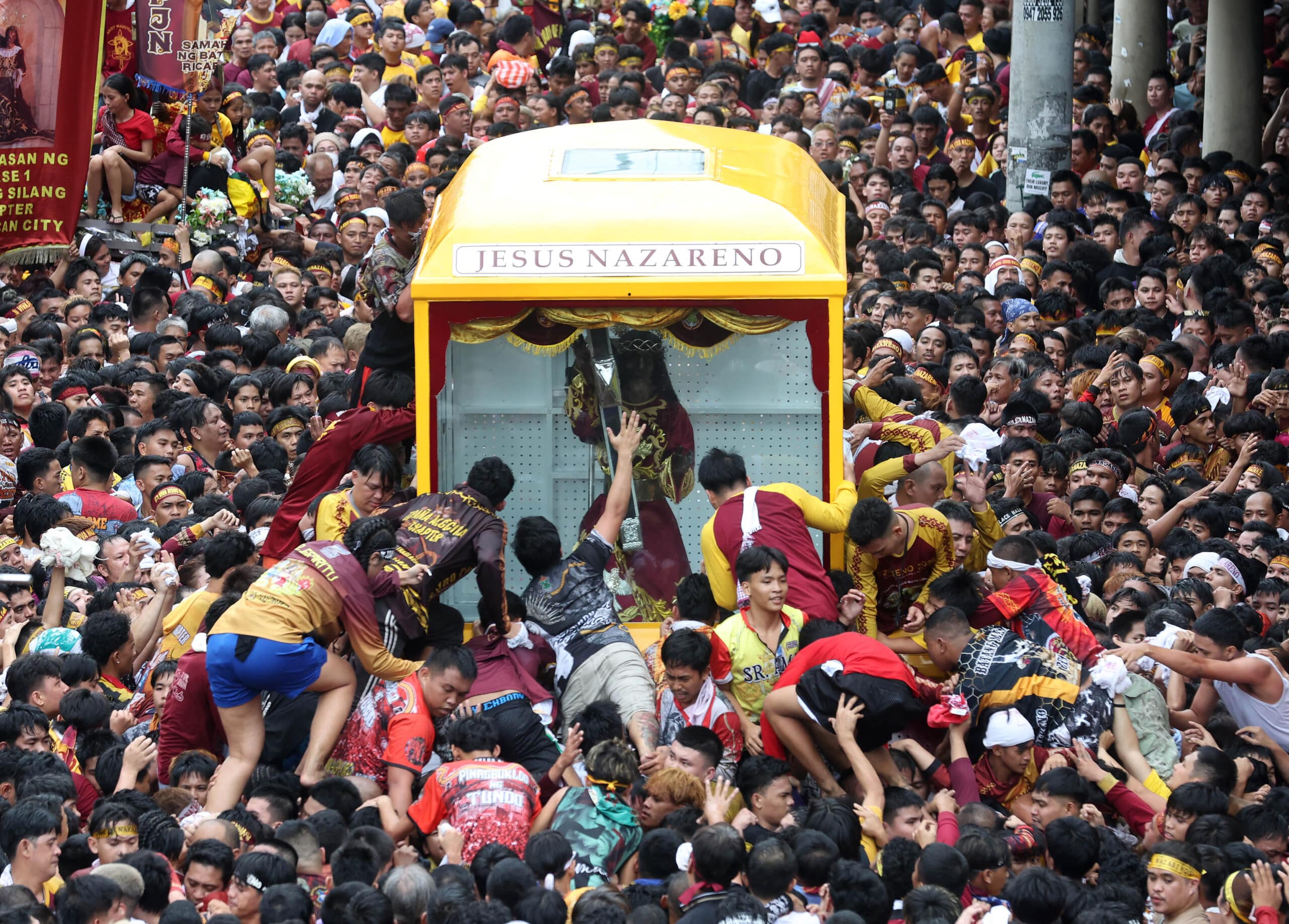 Nazareno 2026: Andas now on ZP de Guzman St. at hour 27