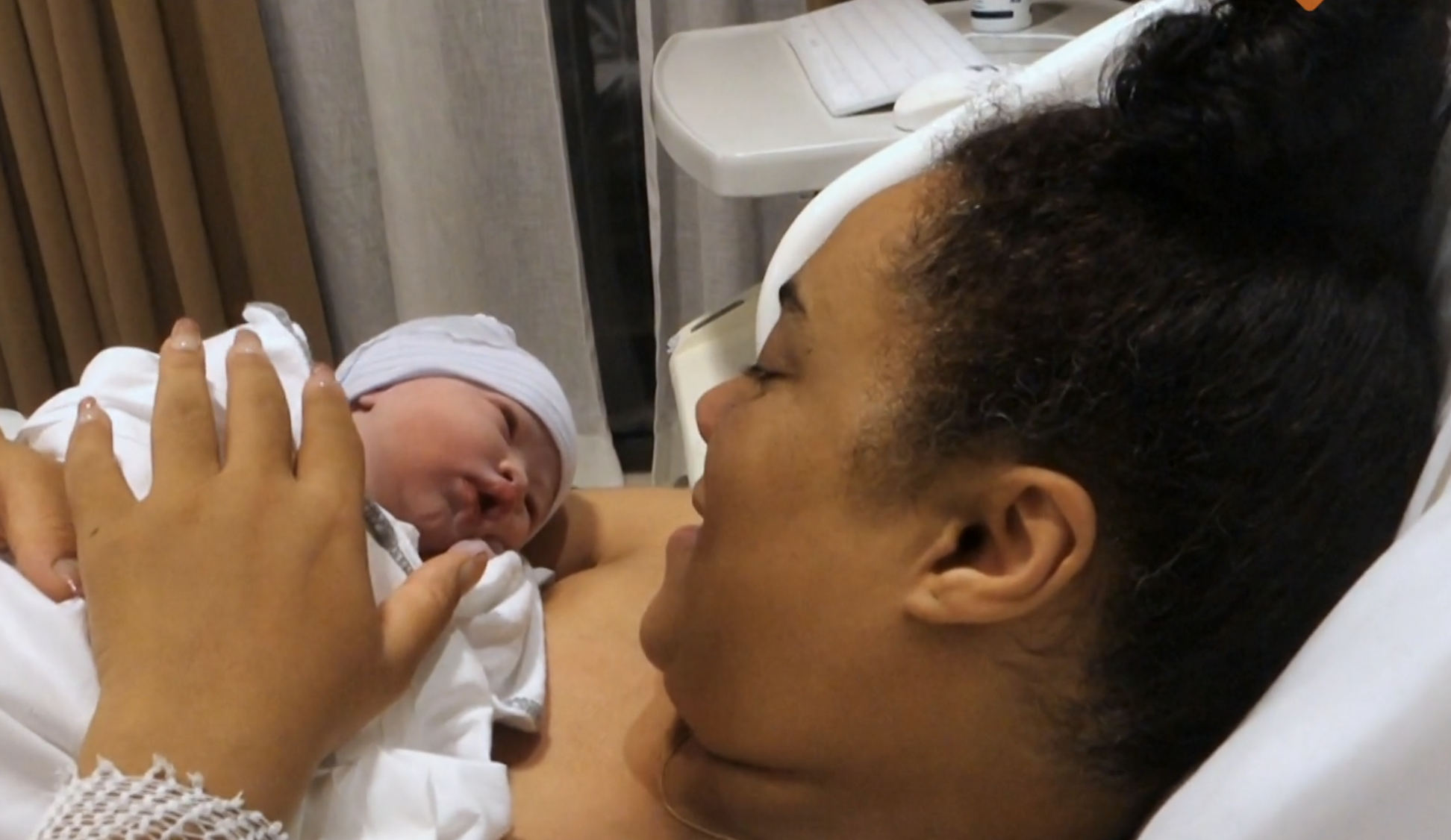 Tranen bij familie Lopez na komst baby Joana Grace in Een huis vol