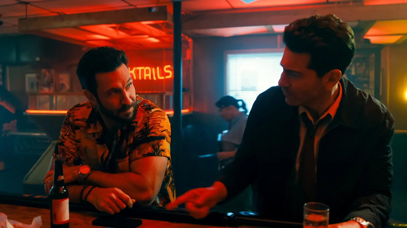 ‘Él y ella’, con Tessa Thompson y Jon Bernthal sospechando el uno del ...