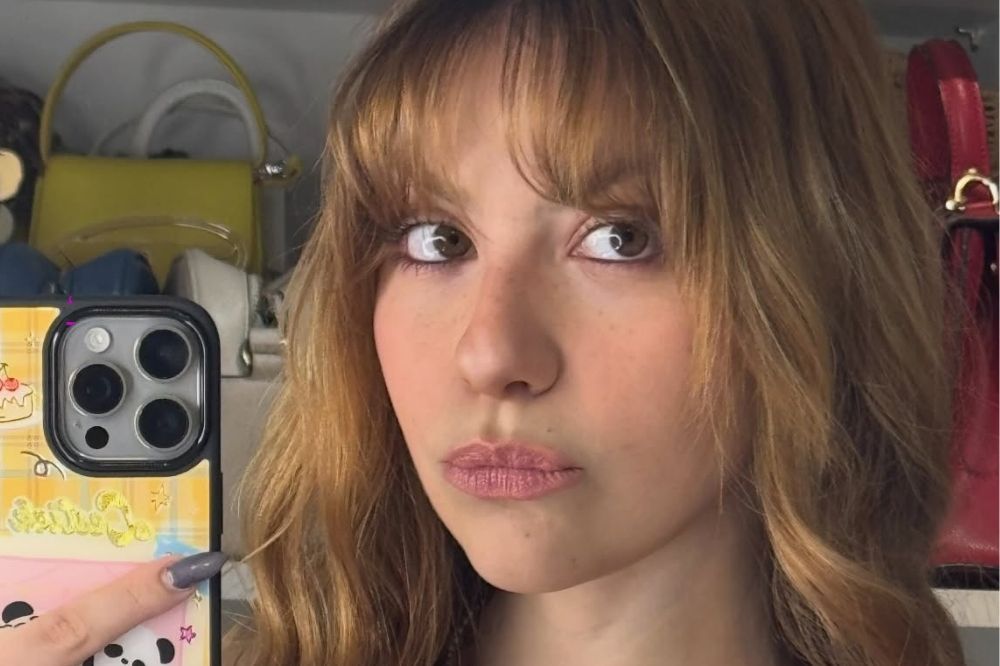 Neta de Carlos Alberto Nóbrega alerta sobre câncer de mama aos 24 anos