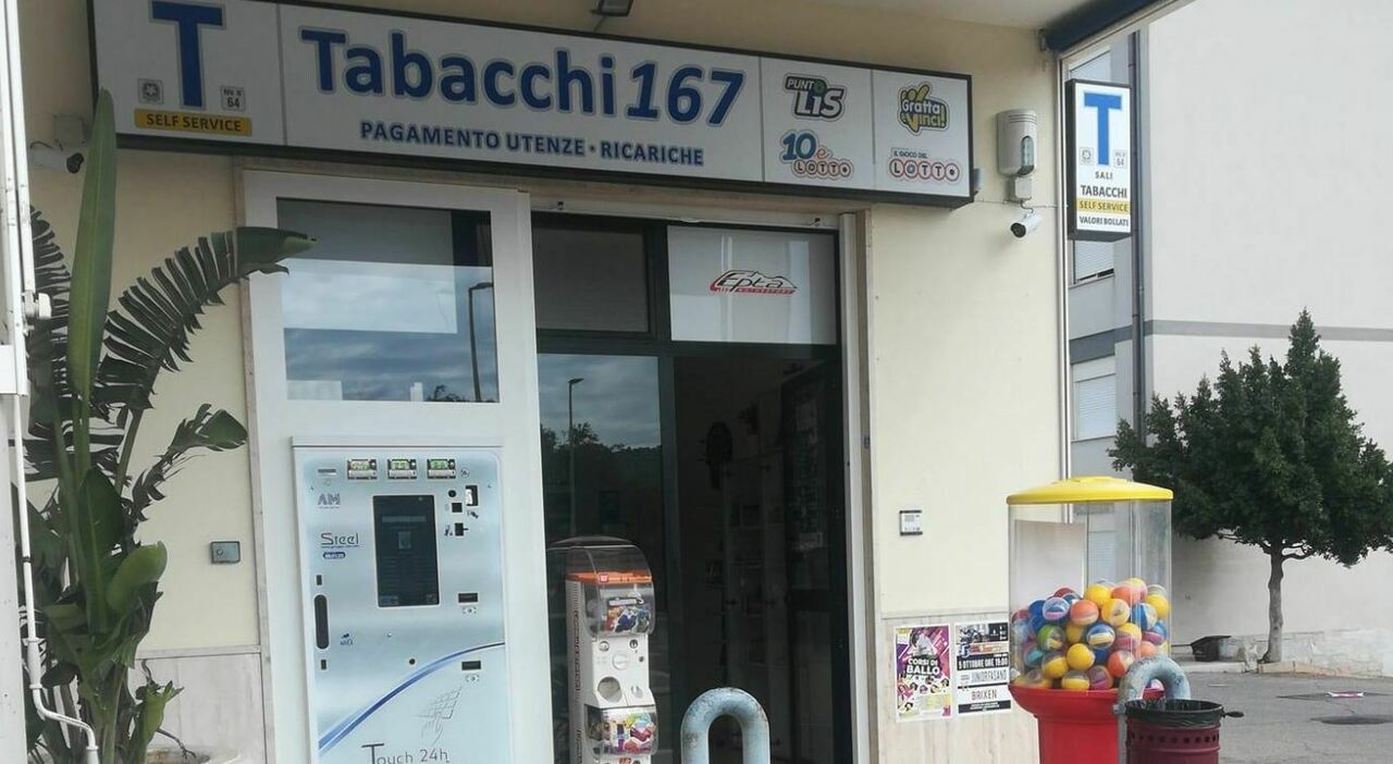 Pistole in pugno, assalto in tabaccheria