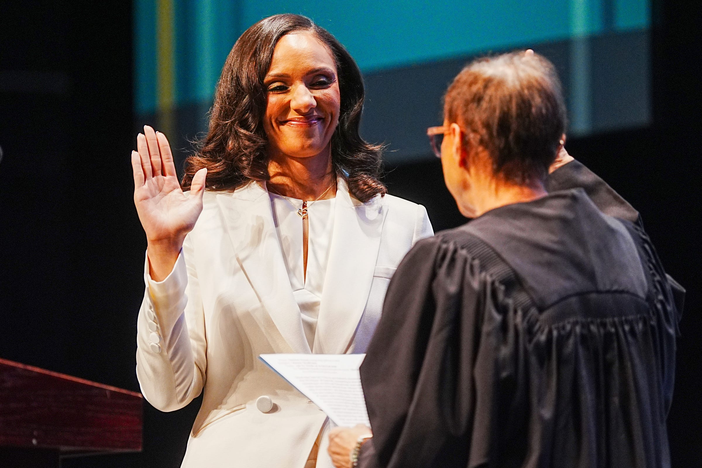 Mary Sheffield as Detroit's new mayor: 'Today we begin a new chapter'