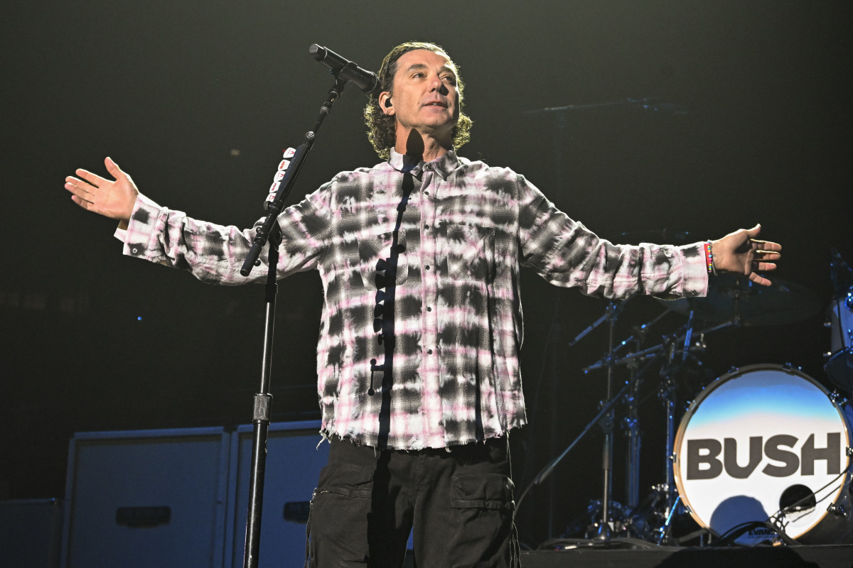 Iconic '90s rock band announces 2026 tour dates with special guests