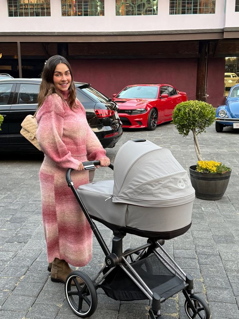 Claudia Martin, la mamá más feliz, comparte nuevas fotos junto a su ...