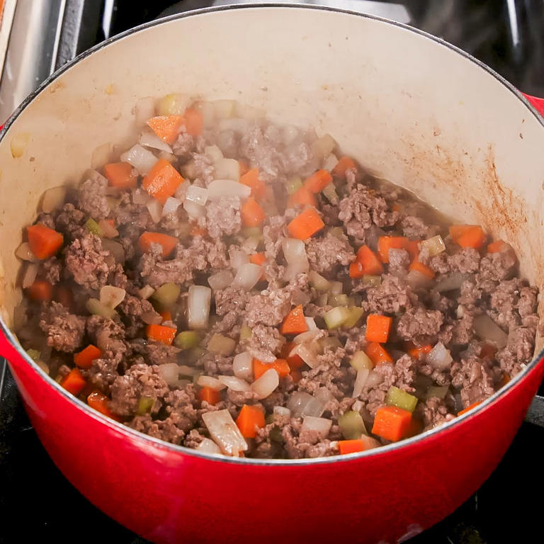 My cheeseburger soup is the best way to enjoy your favorite fast food ...